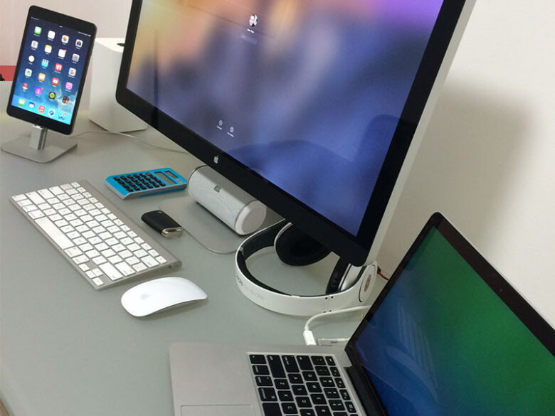 โต๊ะทำงานในฝันของชาว Mac ที่เรียบง่ายแต่มีความลงตัว เห็นแล้วก็อยากได้ ...