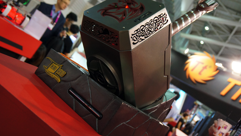 [Computex 2015] เคสรูปค้อนทอร์ของ Suchao คนไทยได้ไปตั้งโชว์อยู่ในบูธของ ...