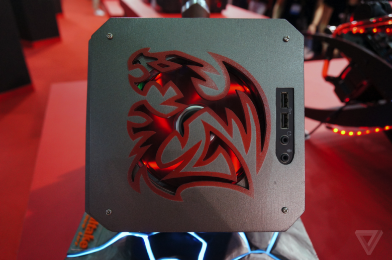 [Computex 2015] เคสรูปค้อนทอร์ของ Suchao คนไทยได้ไปตั้งโชว์อยู่ในบูธของ ...