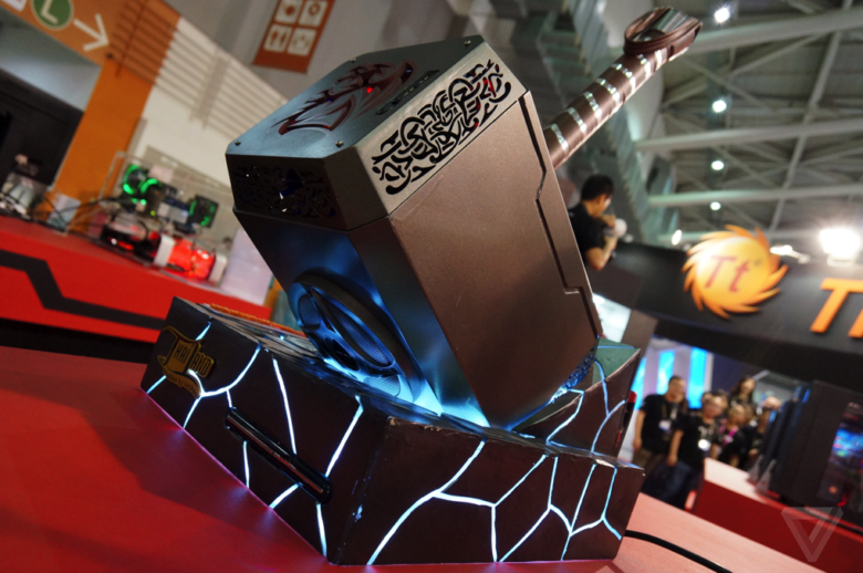 [Computex 2015] เคสรูปค้อนทอร์ของ Suchao คนไทยได้ไปตั้งโชว์อยู่ในบูธของ ...