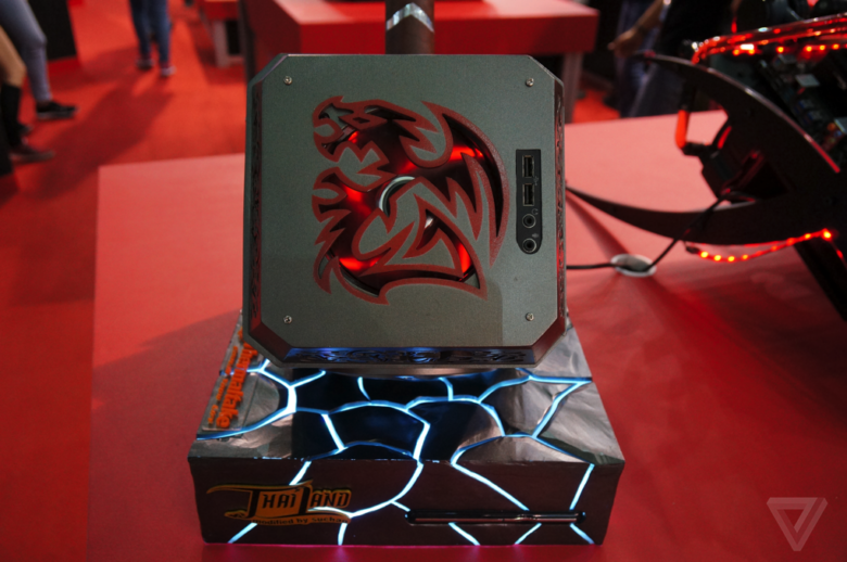 [Computex 2015] เคสรูปค้อนทอร์ของ Suchao คนไทยได้ไปตั้งโชว์อยู่ในบูธของ ...