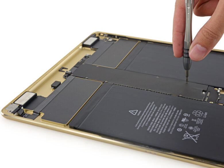 iFixit แกะ iPad Pro เผย!!! แกะค่อนข้างยาก, แรม 4GB, และแบตเตอรี่ความจุระดับ 10,307 mAh ...