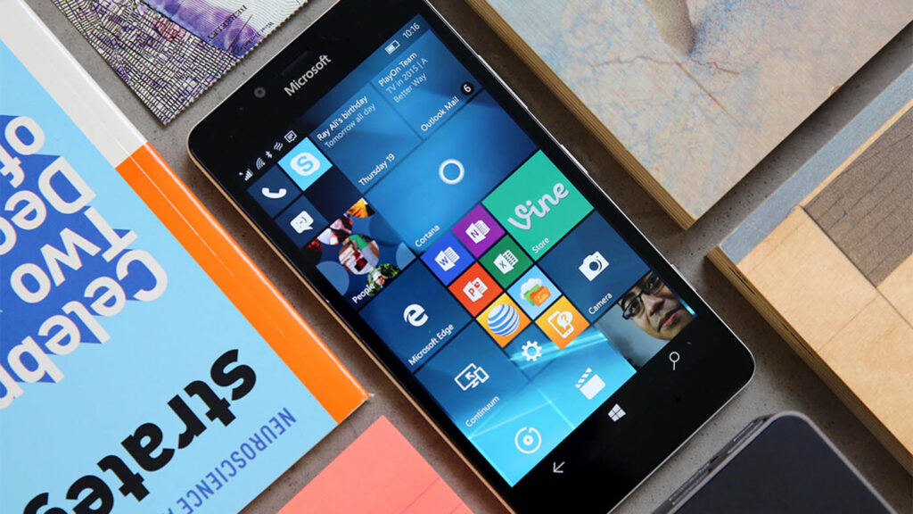 [Mobile] มีแววลาก่อนนน ... หลังพบไตรมาสที่ 4 ของปี 2015 พบ Windows Phone ขายได้ทั่วโลกไม่ถึง 2% ...