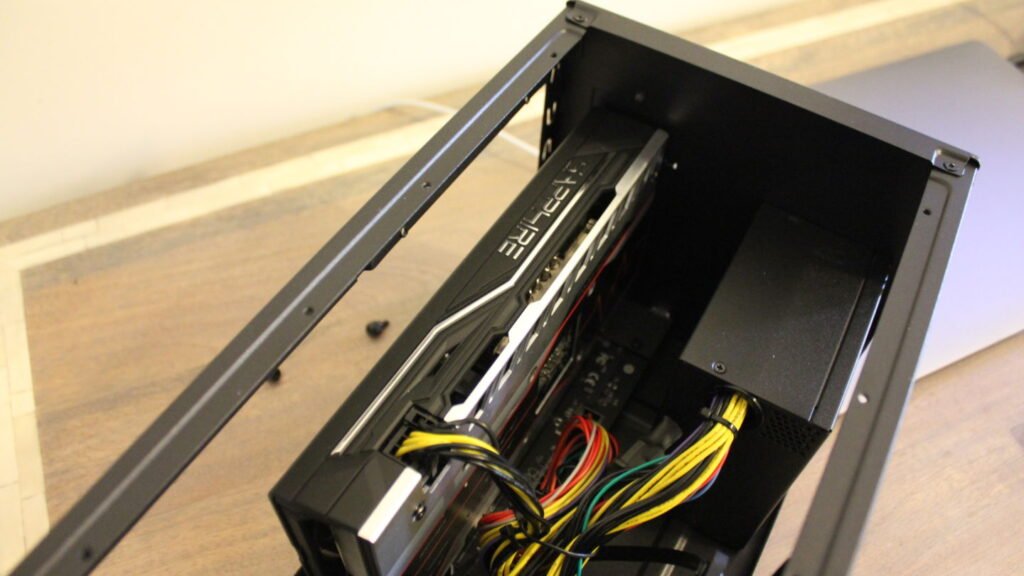 External Graphic Card - MacBook Pro โชว์คู่กับการ์ดจอแยกภายนอกเล่นเกม ...