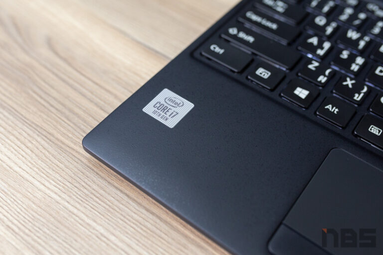 รีวิว Fujitsu LifeBook UH-X จอ 13.3" เบาที่สุด แค่ 747 กรัม!