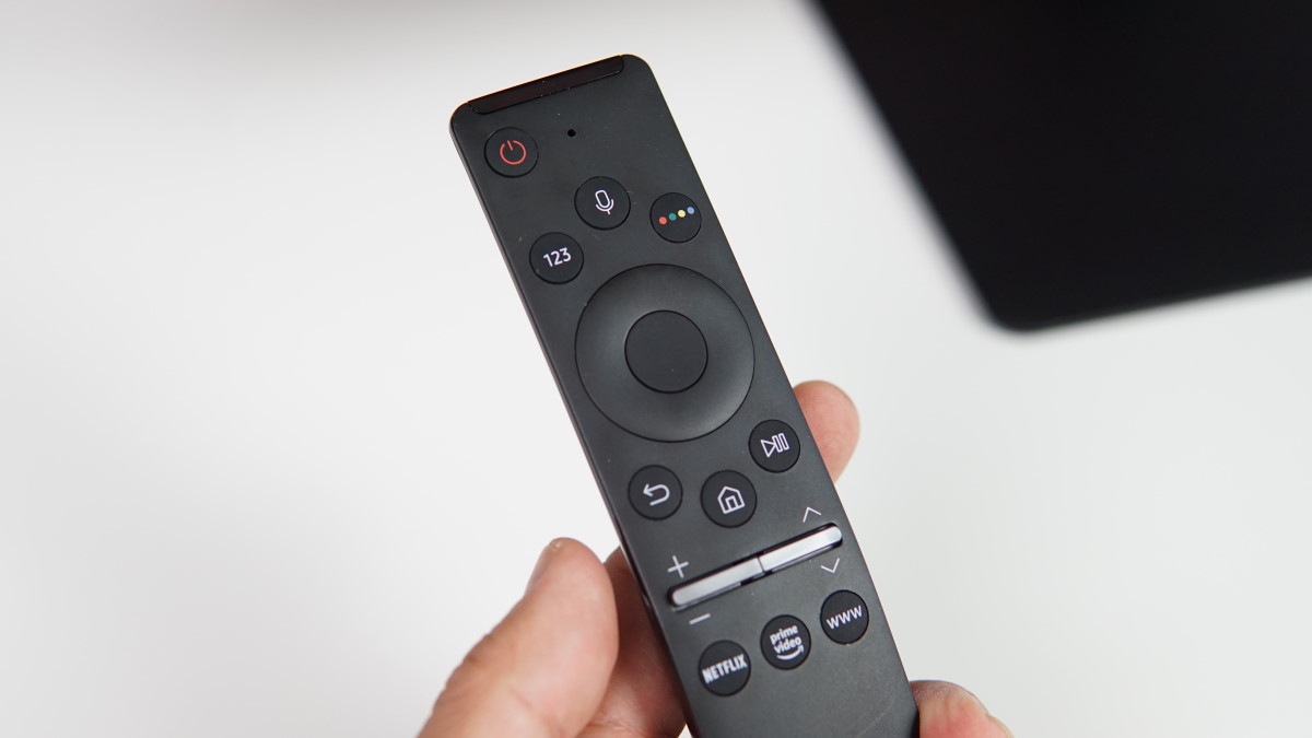 สมาร์ทมอนิเตอร์ไซส์บิ๊ก 32" แบบ 4K บนจอ Samsung M7 รองรับ WiFi สั่งงานเสียง